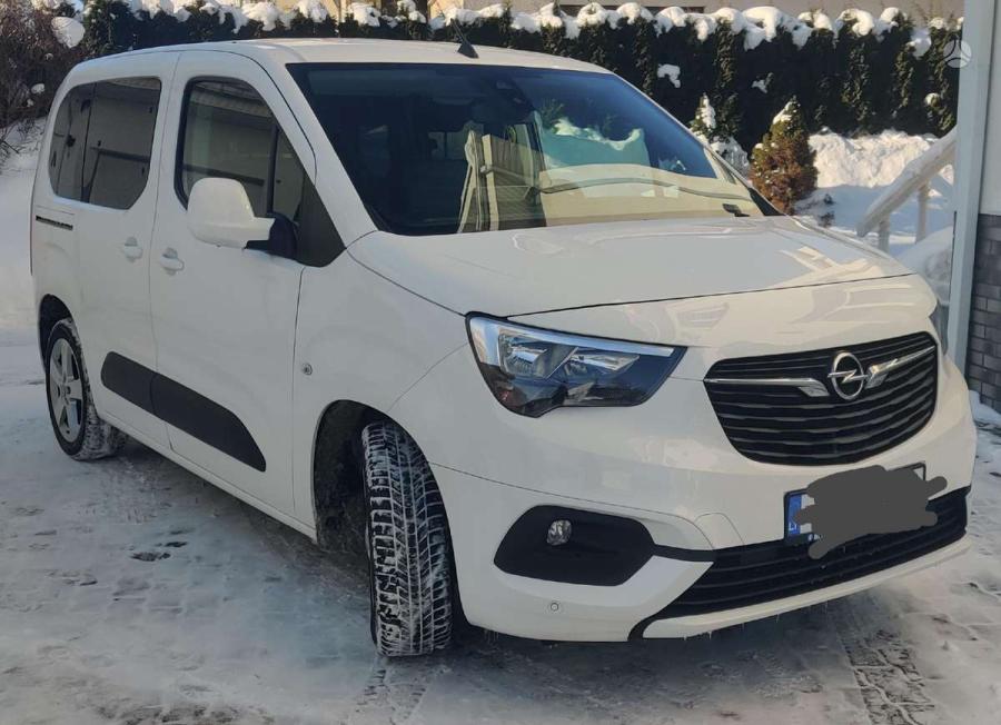 White Opel Combo 2019 in Plunge, with an engine capacity of 1.50 L and mileage of 143 thousand km for 10000 €, photo 3 on AUTOMOTO.COM.LV
