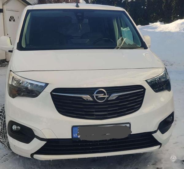 White Opel Combo 2019 in Plunge, with an engine capacity of 1.50 L and mileage of 143 thousand km for 10000 €, photo 6 on AUTOMOTO.COM.LV