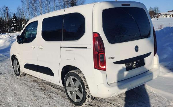 White Opel Combo 2019 in Plunge, with an engine capacity of 1.50 L and mileage of 143 thousand km for 10000 €, photo 7 on AUTOMOTO.COM.LV