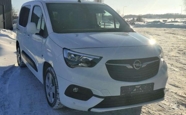 White Opel Combo 2019 in Plunge, with an engine capacity of 1.50 L and mileage of 143 thousand km for 10000 €, photo 9 on AUTOMOTO.COM.LV