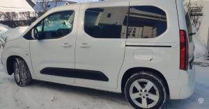 White Opel Combo 2019 in Plunge, with an engine capacity of 1.50 L and mileage of 143 thousand km for 10000 €, photo 10 on AUTOMOTO.COM.LV