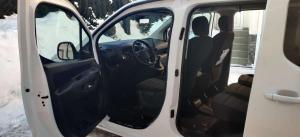 White Opel Combo 2019 in Plunge, with an engine capacity of 1.50 L and mileage of 143 thousand km for 10000 €, photo 11 on AUTOMOTO.COM.LV