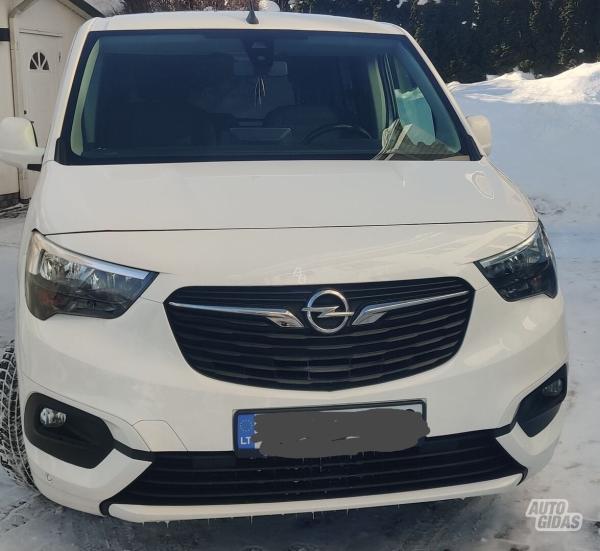 White Opel Combo 2019 in Plunge, with an engine capacity of 1.50 L and mileage of 145 thousand km for 9999 €, photo 2 on AUTOMOTO.COM.LV