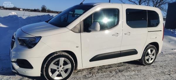 White Opel Combo 2019 in Plunge, with an engine capacity of 1.50 L and mileage of 145 thousand km for 9999 €, photo 3 on AUTOMOTO.COM.LV
