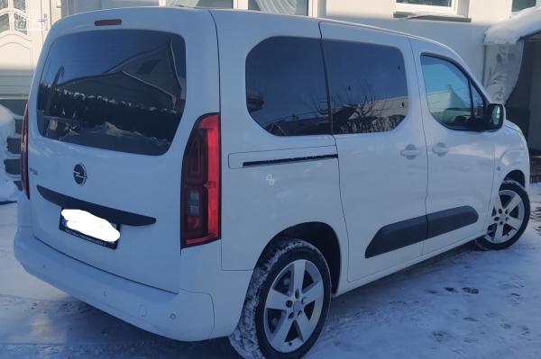 White Opel Combo 2019 in Plunge, with an engine capacity of 1.50 L and mileage of 145 thousand km for 9999 €, photo 5 on AUTOMOTO.COM.LV