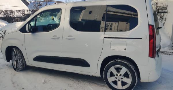 White Opel Combo 2019 in Plunge, with an engine capacity of 1.50 L and mileage of 145 thousand km for 9999 €, photo 7 on AUTOMOTO.COM.LV