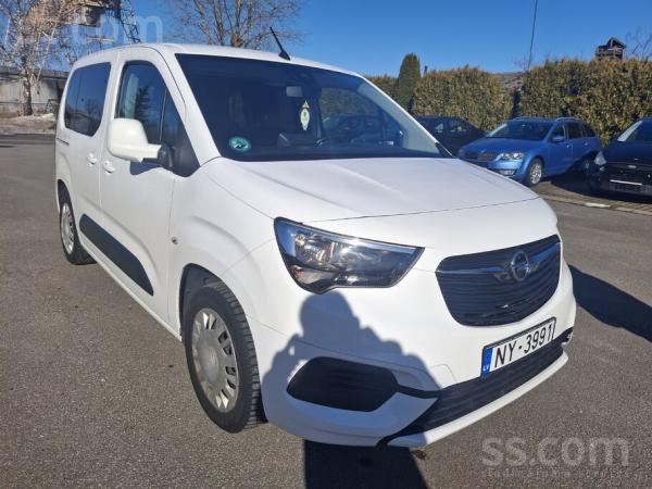 Balts Opel Combo 2019 Valmiera, ar dzinēja tilpumu 1.50 L un nobraukumu 220 tūkst. km par 8500 €, foto 1 vietnē AUTOMOTO.COM.LV