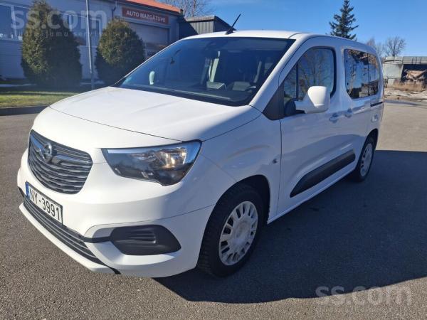 Balts Opel Combo 2019 Valmiera, ar dzinēja tilpumu 1.50 L un nobraukumu 220 tūkst. km par 8500 €, foto 2 vietnē AUTOMOTO.COM.LV