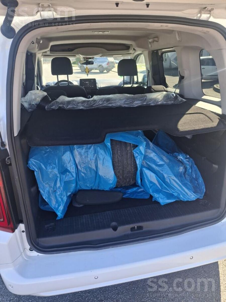 Balts Opel Combo 2019 Valmiera, ar dzinēja tilpumu 1.50 L un nobraukumu 220 tūkst. km par 8500 €, foto 7 vietnē AUTOMOTO.COM.LV