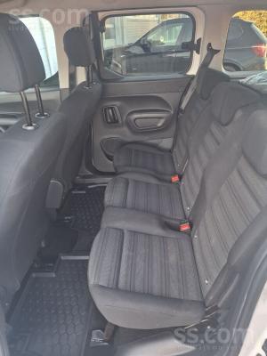 Balts Opel Combo 2019 Valmiera, ar dzinēja tilpumu 1.50 L un nobraukumu 220 tūkst. km par 8500 €, foto 13 vietnē AUTOMOTO.COM.LV
