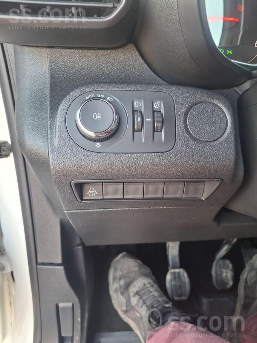 Balts Opel Combo 2019 Valmiera, ar dzinēja tilpumu 1.50 L un nobraukumu 220 tūkst. km par 8500 €, foto 16 vietnē AUTOMOTO.COM.LV