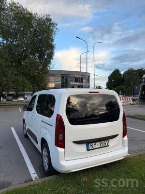 Balts Opel Combo 2019 Rīga, ar dzinēja tilpumu 1.50 L un nobraukumu 224 tūkst. km par 8850 €, foto 5 vietnē AUTOMOTO.COM.LV