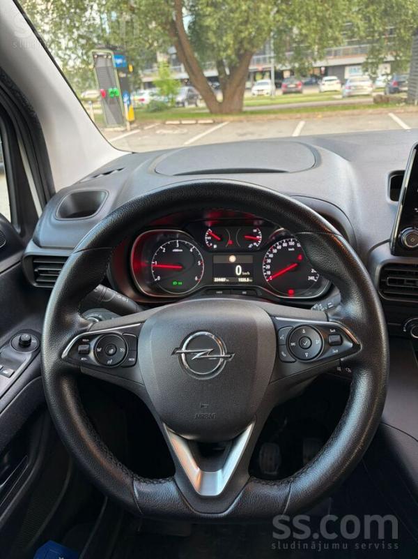 White Opel Combo 2019 in Riga, with an engine capacity of 1.50 L and mileage of 224 thousand km for 8850 €, photo 5 on AUTOMOTO.COM.LV
