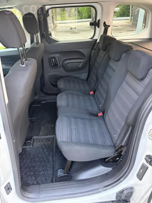 White Opel Combo 2019 in Riga, with an engine capacity of 1.50 L and mileage of 224 thousand km for 8850 €, photo 7 on AUTOMOTO.COM.LV
