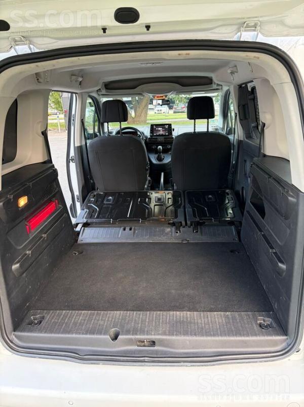 White Opel Combo 2019 in Riga, with an engine capacity of 1.50 L and mileage of 224 thousand km for 8850 €, photo 9 on AUTOMOTO.COM.LV