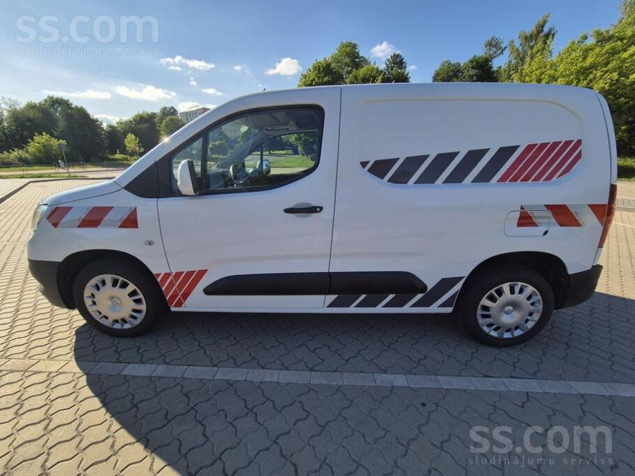White Opel Combo 2019 in Saldus, with an engine capacity of 1.50 L and mileage of 133 thousand km for 8250 €, photo 3 on AUTOMOTO.COM.LV