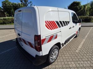 White Opel Combo 2019 in Saldus, with an engine capacity of 1.50 L and mileage of 133 thousand km for 8250 €, photo 6 on AUTOMOTO.COM.LV