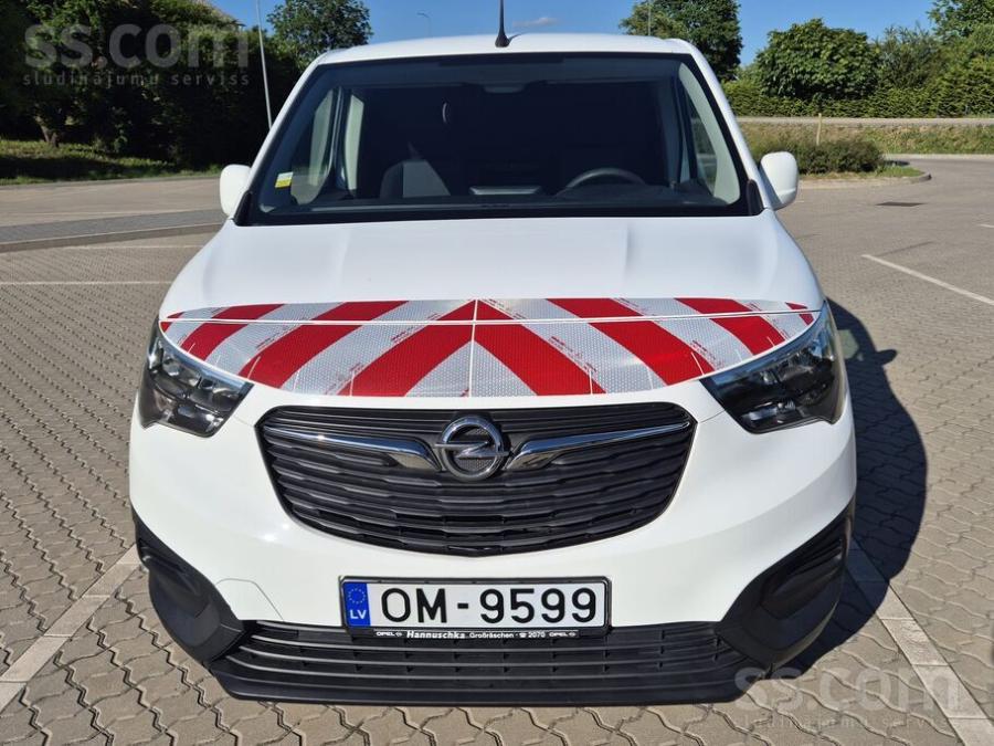 White Opel Combo 2019 in Saldus, with an engine capacity of 1.50 L and mileage of 133 thousand km for 8250 €, photo 9 on AUTOMOTO.COM.LV