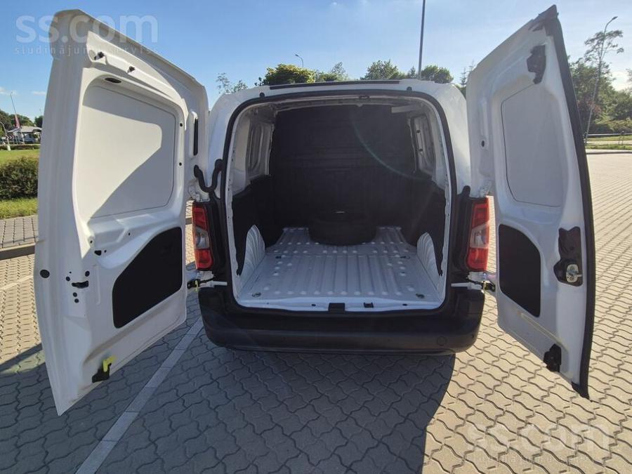 White Opel Combo 2019 in Saldus, with an engine capacity of 1.50 L and mileage of 133 thousand km for 8250 €, photo 11 on AUTOMOTO.COM.LV