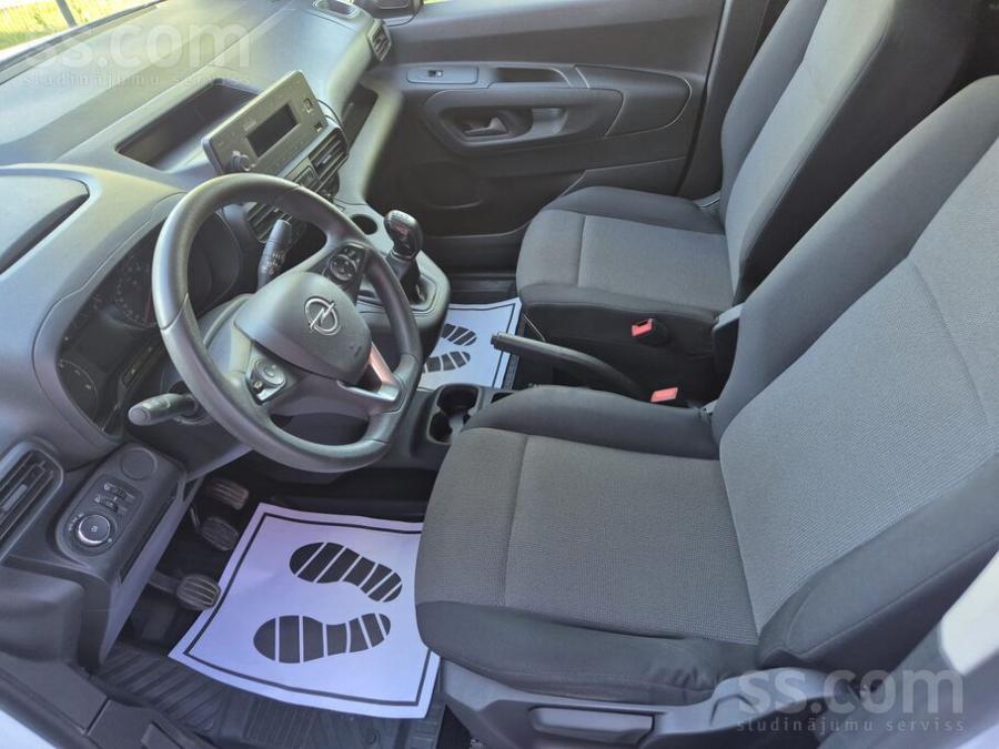 White Opel Combo 2019 in Saldus, with an engine capacity of 1.50 L and mileage of 133 thousand km for 8250 €, photo 12 on AUTOMOTO.COM.LV