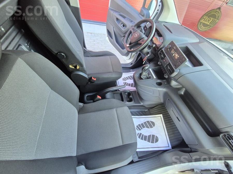 White Opel Combo 2019 in Saldus, with an engine capacity of 1.50 L and mileage of 133 thousand km for 8250 €, photo 13 on AUTOMOTO.COM.LV