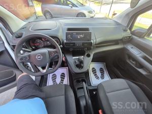 White Opel Combo 2019 in Saldus, with an engine capacity of 1.50 L and mileage of 133 thousand km for 8250 €, photo 15 on AUTOMOTO.COM.LV