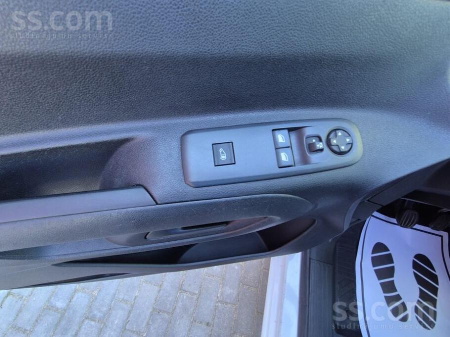 White Opel Combo 2019 in Saldus, with an engine capacity of 1.50 L and mileage of 133 thousand km for 8250 €, photo 18 on AUTOMOTO.COM.LV