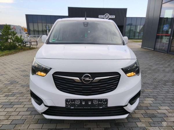 White Opel Combo 2019 in Siauliai, with an engine capacity of 1.50 L and mileage of 223 thousand km for 9700 €, photo 2 on AUTOMOTO.COM.LV