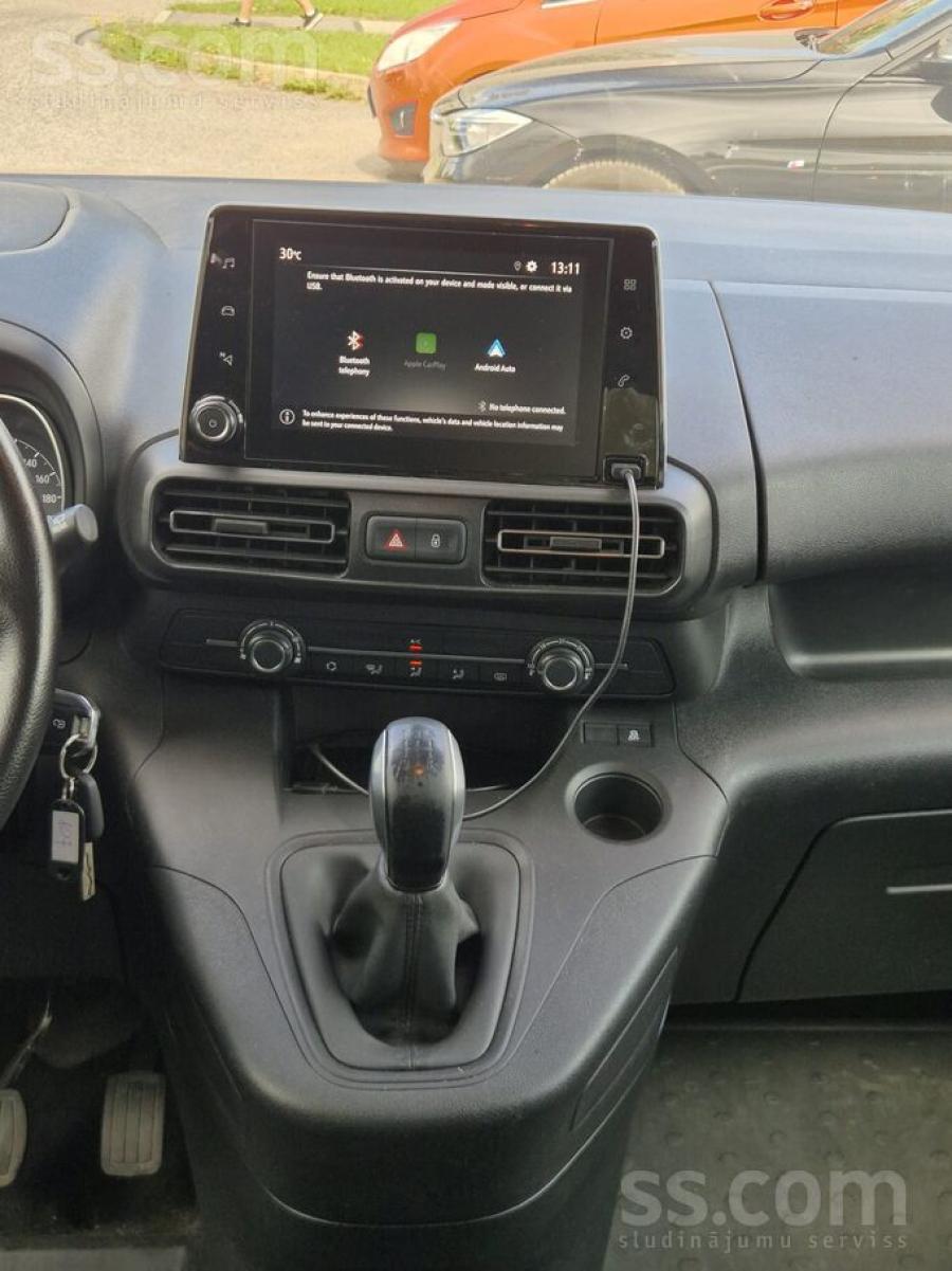 White Opel Combo 2019 in Riga, with an engine capacity of 1.50 L and mileage of 226 thousand km for 8190 €, photo 11 on AUTOMOTO.COM.LV