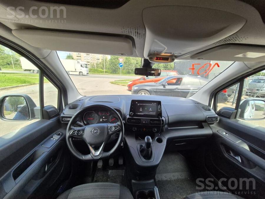 White Opel Combo 2019 in Riga, with an engine capacity of 1.50 L and mileage of 226 thousand km for 8190 €, photo 18 on AUTOMOTO.COM.LV