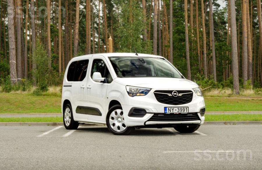 White Opel Combo 2019 in Riga, with an engine capacity of 1.50 L and mileage of 226 thousand km for 8190 €, photo 3 on AUTOMOTO.COM.LV