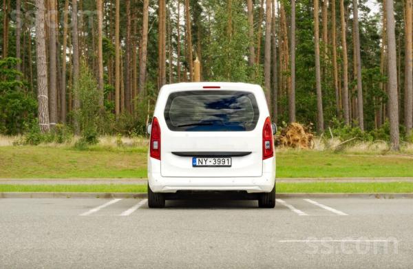Opel Combo 2019 RÄ«ga vietnÄ Balts Opel Combo 2019 RÄ«ga, ar dzinÄja tilpumu 1.50 L un nobraukumu 226 tÅ«kst. km par 8190 ā¬, foto 8 vietnÄ AUTOMOTO.COM.LV
