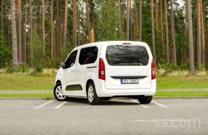 White Opel Combo 2019 in Riga, with an engine capacity of 1.50 L and mileage of 226 thousand km for 8190 €, photo 9 on AUTOMOTO.COM.LV