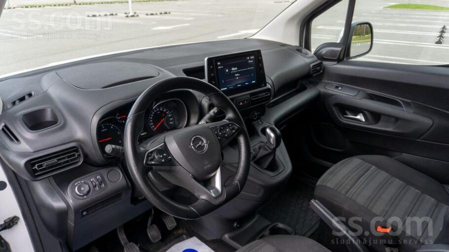 White Opel Combo 2019 in Riga, with an engine capacity of 1.50 L and mileage of 226 thousand km for 8190 €, photo 11 on AUTOMOTO.COM.LV