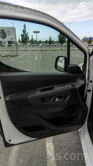 White Opel Combo 2019 in Riga, with an engine capacity of 1.50 L and mileage of 226 thousand km for 8190 €, photo 24 on AUTOMOTO.COM.LV
