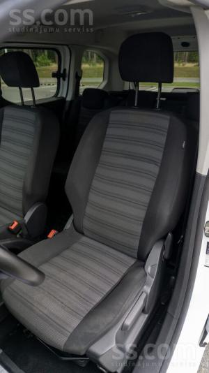White Opel Combo 2019 in Riga, with an engine capacity of 1.50 L and mileage of 226 thousand km for 8190 €, photo 25 on AUTOMOTO.COM.LV