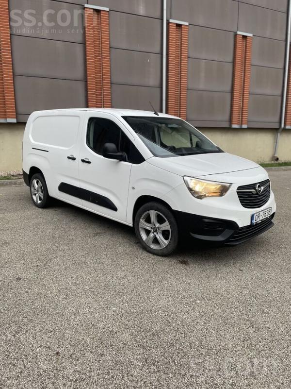 Opel Combo 2019 Jūrmala vietnē Balts Opel Combo 2019 Jūrmala, ar dzinēja tilpumu 1.50 L un nobraukumu 354 tūkst. km par 8200 €, foto 3 vietnē AUTOMOTO.COM.LV
