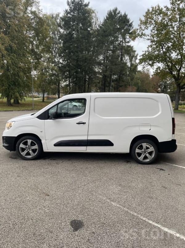 Opel Combo 2019 Jūrmala vietnē Balts Opel Combo 2019 Jūrmala, ar dzinēja tilpumu 1.50 L un nobraukumu 354 tūkst. km par 8200 €, foto 5 vietnē AUTOMOTO.COM.LV