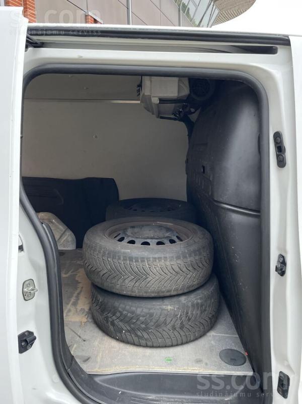 Opel Combo 2019 Jūrmala vietnē Balts Opel Combo 2019 Jūrmala, ar dzinēja tilpumu 1.50 L un nobraukumu 354 tūkst. km par 8200 €, foto 6 vietnē AUTOMOTO.COM.LV