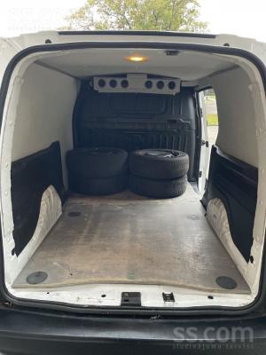 Balts Opel Combo 2019 Jūrmala, ar dzinēja tilpumu 1.50 L un nobraukumu 354 tūkst. km par 8200 €, foto 7 vietnē AUTOMOTO.COM.LV