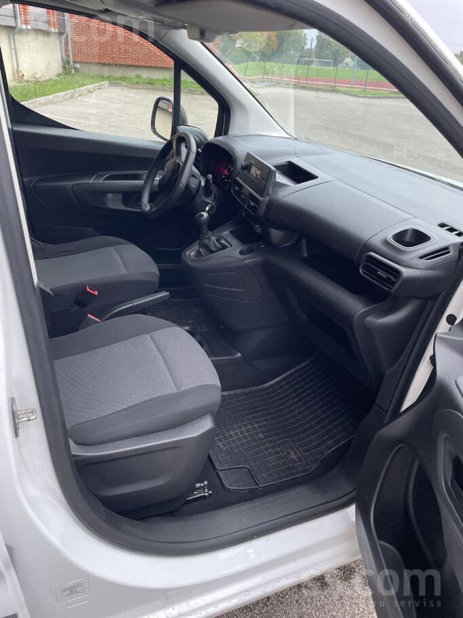 Balts Opel Combo 2019 Jūrmala, ar dzinēja tilpumu 1.50 L un nobraukumu 354 tūkst. km par 8200 €, foto 9 vietnē AUTOMOTO.COM.LV