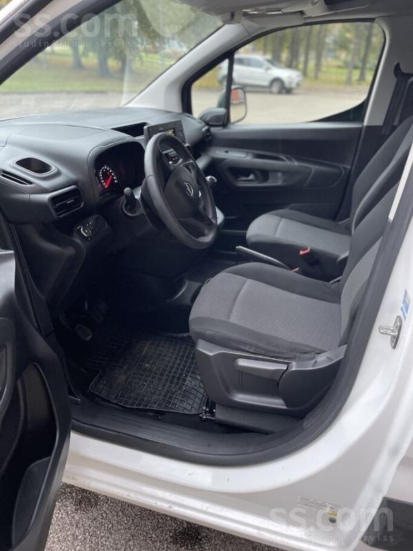 Opel Combo 2019 Jūrmala vietnē Balts Opel Combo 2019 Jūrmala, ar dzinēja tilpumu 1.50 L un nobraukumu 354 tūkst. km par 8200 €, foto 10 vietnē AUTOMOTO.COM.LV
