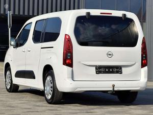 White Opel Combo 2020 in Siauliai, with an engine capacity of 1.50 L and mileage of 226 thousand km for 12950 €, photo 4 on AUTOMOTO.COM.LV