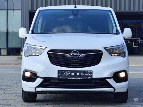 White Opel Combo 2020 in Siauliai, with an engine capacity of 1.50 L and mileage of 226 thousand km for 12950 €, photo 5 on AUTOMOTO.COM.LV