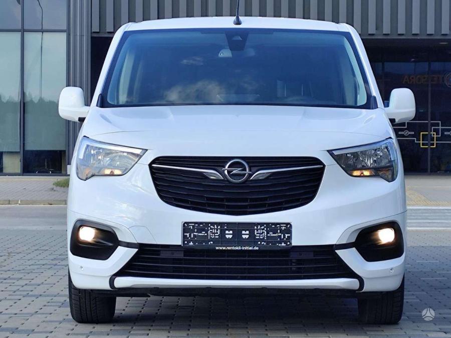 White Opel Combo 2020 in Siauliai, with an engine capacity of 1.50 L and mileage of 226 thousand km for 12950 €, photo 6 on AUTOMOTO.COM.LV