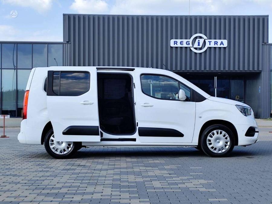 White Opel Combo 2020 in Siauliai, with an engine capacity of 1.50 L and mileage of 226 thousand km for 12950 €, photo 11 on AUTOMOTO.COM.LV