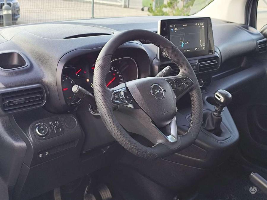 White Opel Combo 2020 in Siauliai, with an engine capacity of 1.50 L and mileage of 226 thousand km for 12950 €, photo 13 on AUTOMOTO.COM.LV