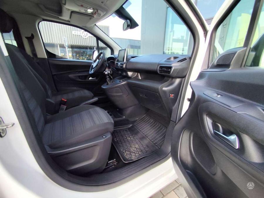 White Opel Combo 2020 in Siauliai, with an engine capacity of 1.50 L and mileage of 226 thousand km for 12950 €, photo 17 on AUTOMOTO.COM.LV