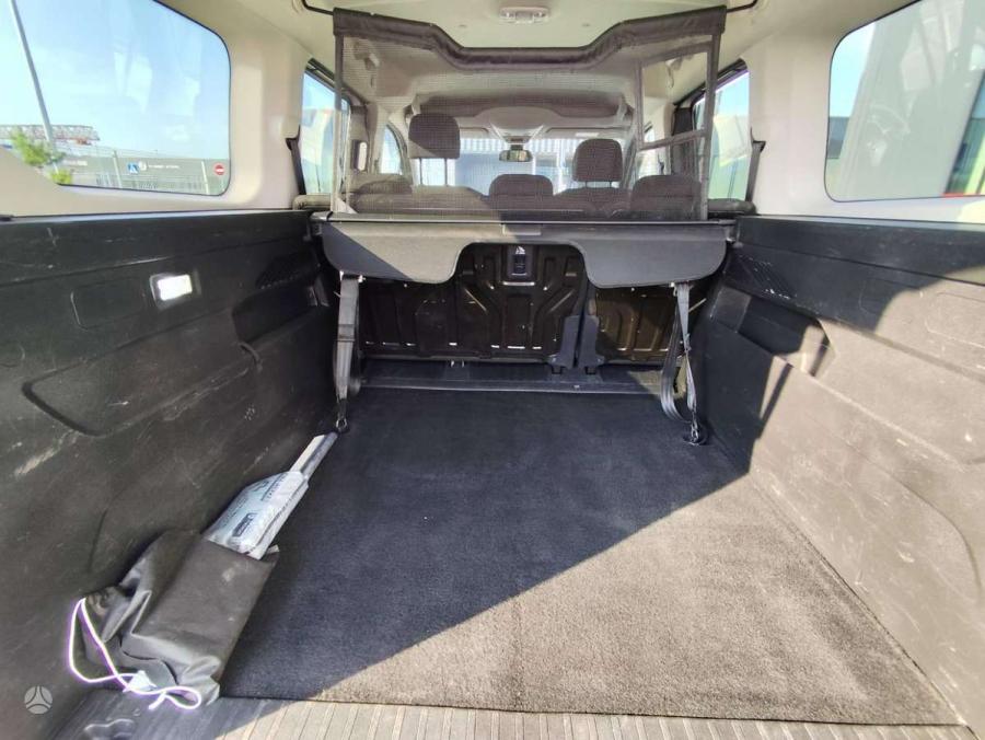 White Opel Combo 2020 in Siauliai, with an engine capacity of 1.50 L and mileage of 226 thousand km for 12950 €, photo 22 on AUTOMOTO.COM.LV