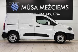 White Opel Combo 2021 in Riga, with an engine capacity of 1.50 L and mileage of 168 thousand km for 8990 €, photo 5 on AUTOMOTO.COM.LV